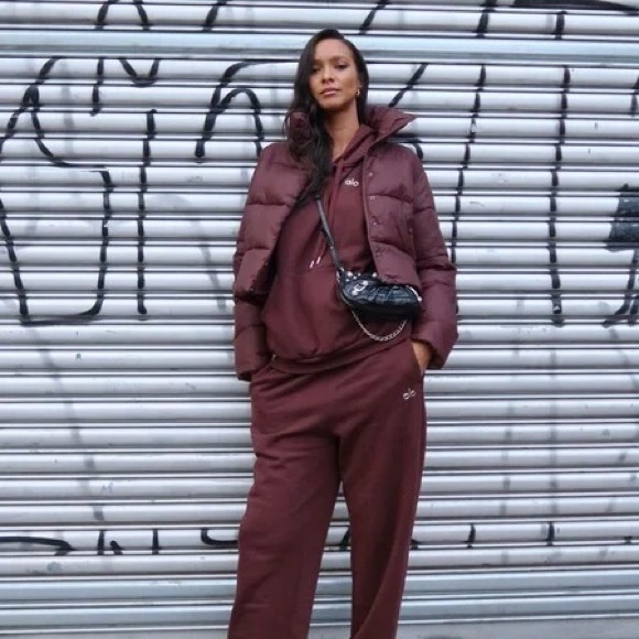 ALO Yoga | Jackets & Coats | Alo Yoga Gold Rush Puffer Size Extra Small ...